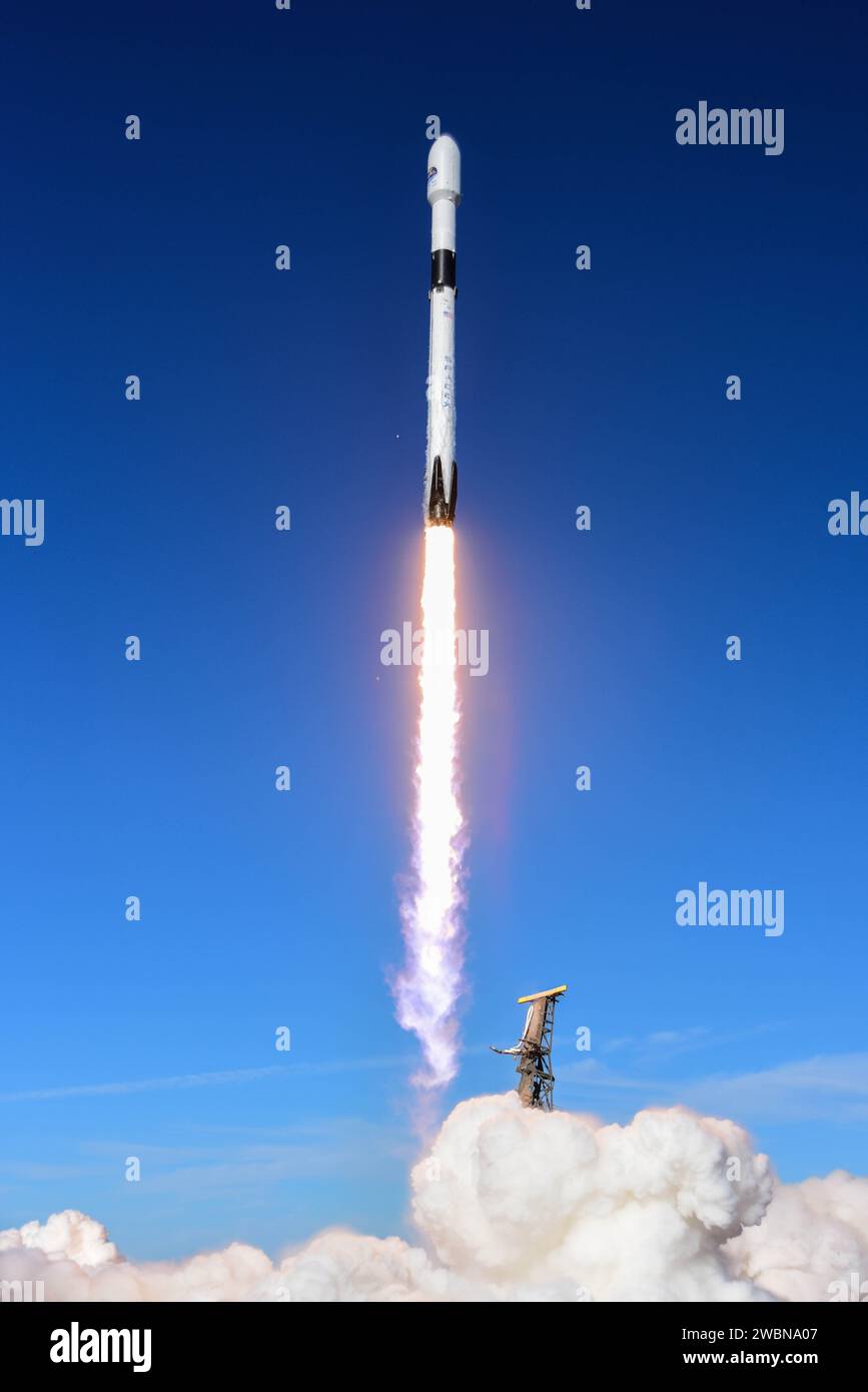 The SpaceX Falcon 9 rocket carrying the Sentinel-6 Michael Freilich ...