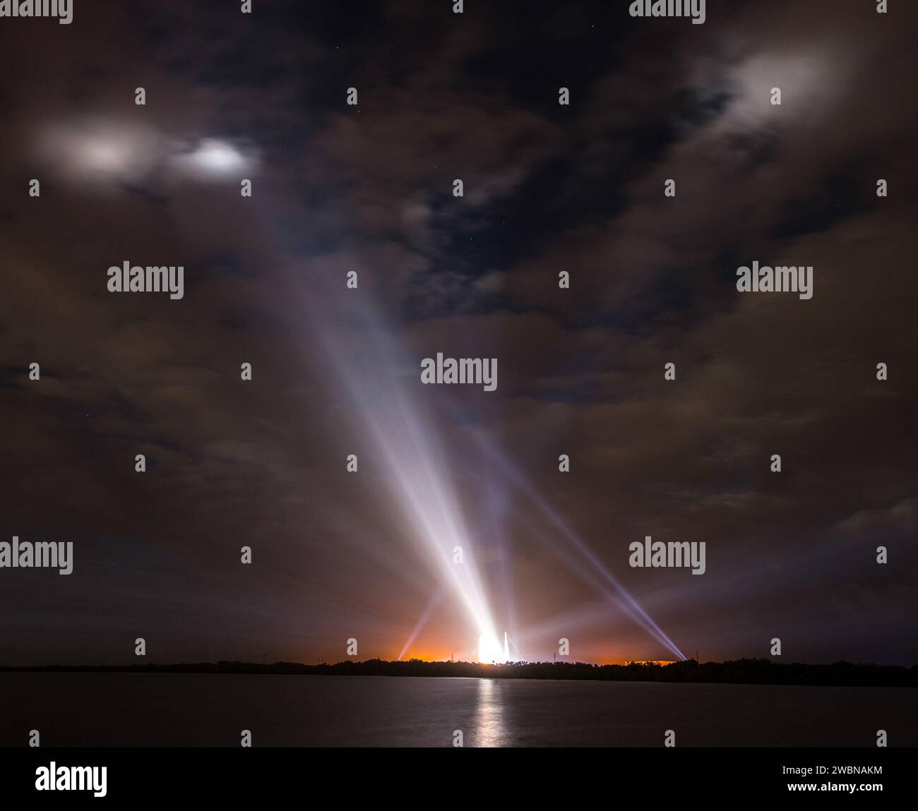 Spacecraft lights hi-res stock photography and images - Alamy