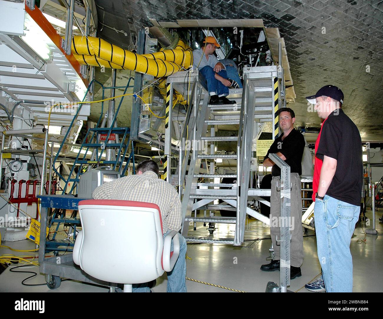 KENNEDY SPACE CENTER, FLA. - On Orbiter Atlantis in NASA’s Orbiter ...