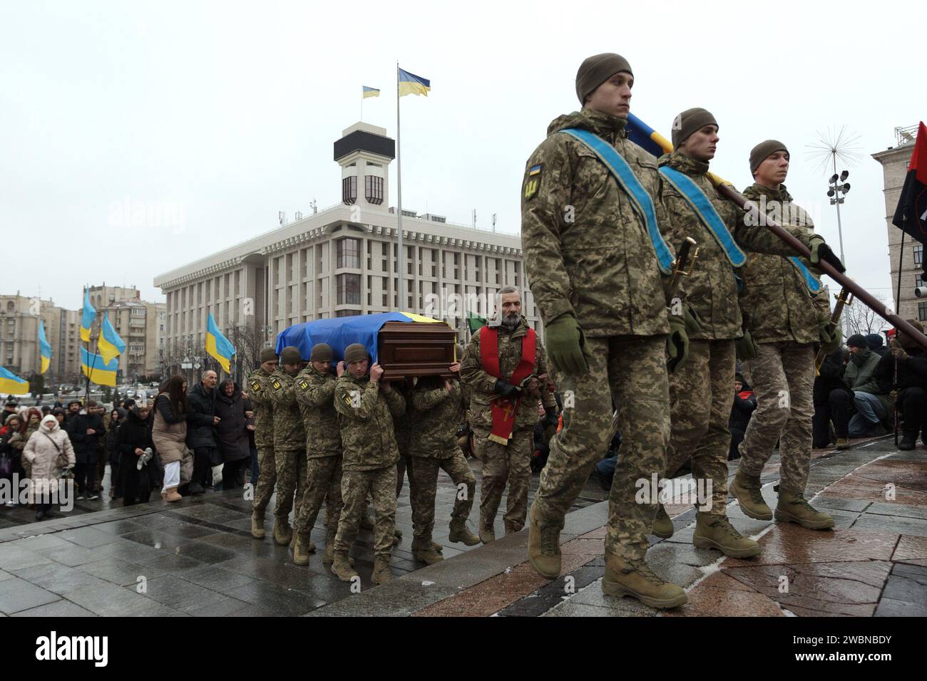 Non Exclusive: KYIV, UKRAINE - JANUARY 11, 2024 - Servicemen carry the ...