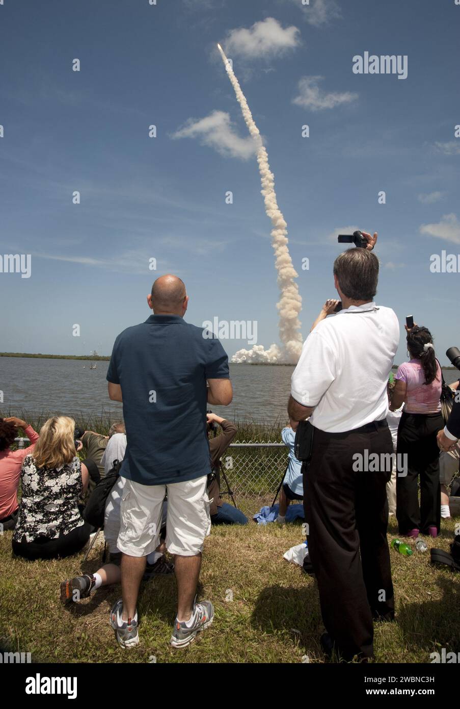 CAPE CANAVERAL, Fla. - Spectators at the Banana Creek Viewing Site near ...