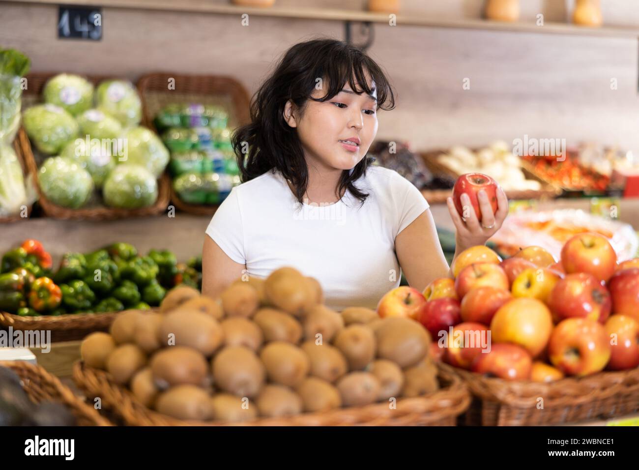 Apple product placement hi-res stock photography and images - Alamy