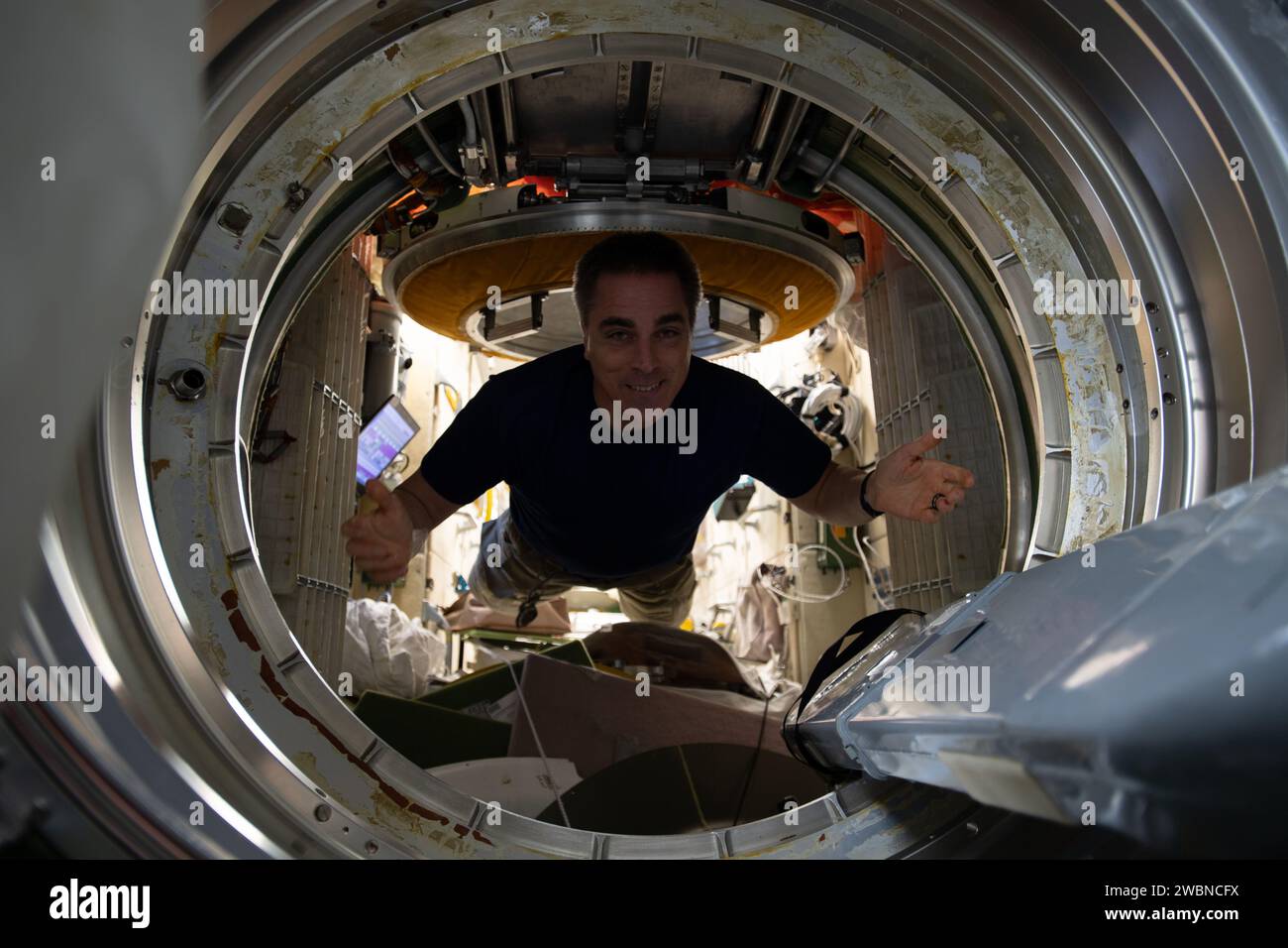 Crew members transport nasa hi-res stock photography and images - Alamy