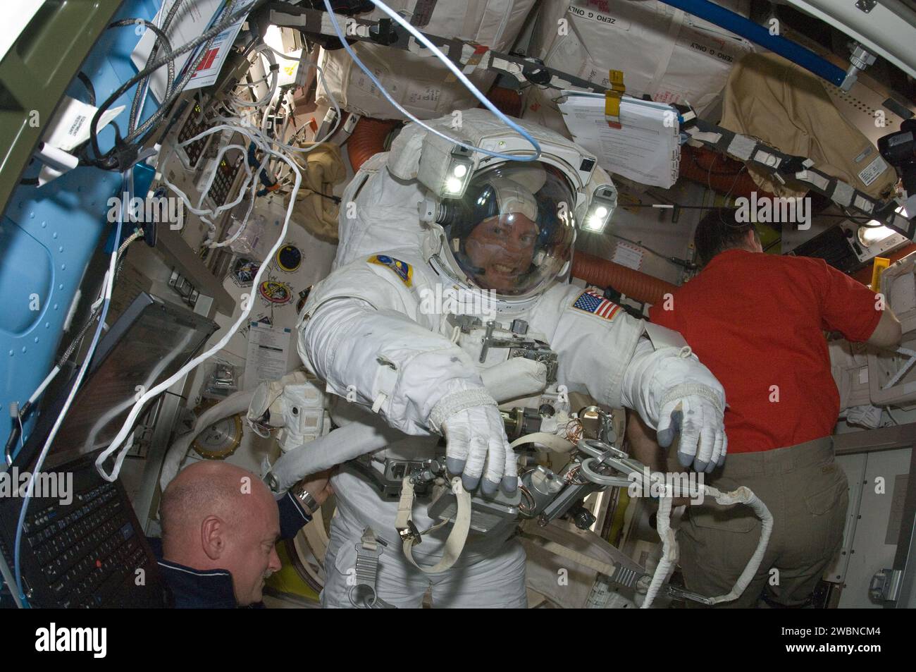 Third space shuttle orbiter hi-res stock photography and images - Alamy