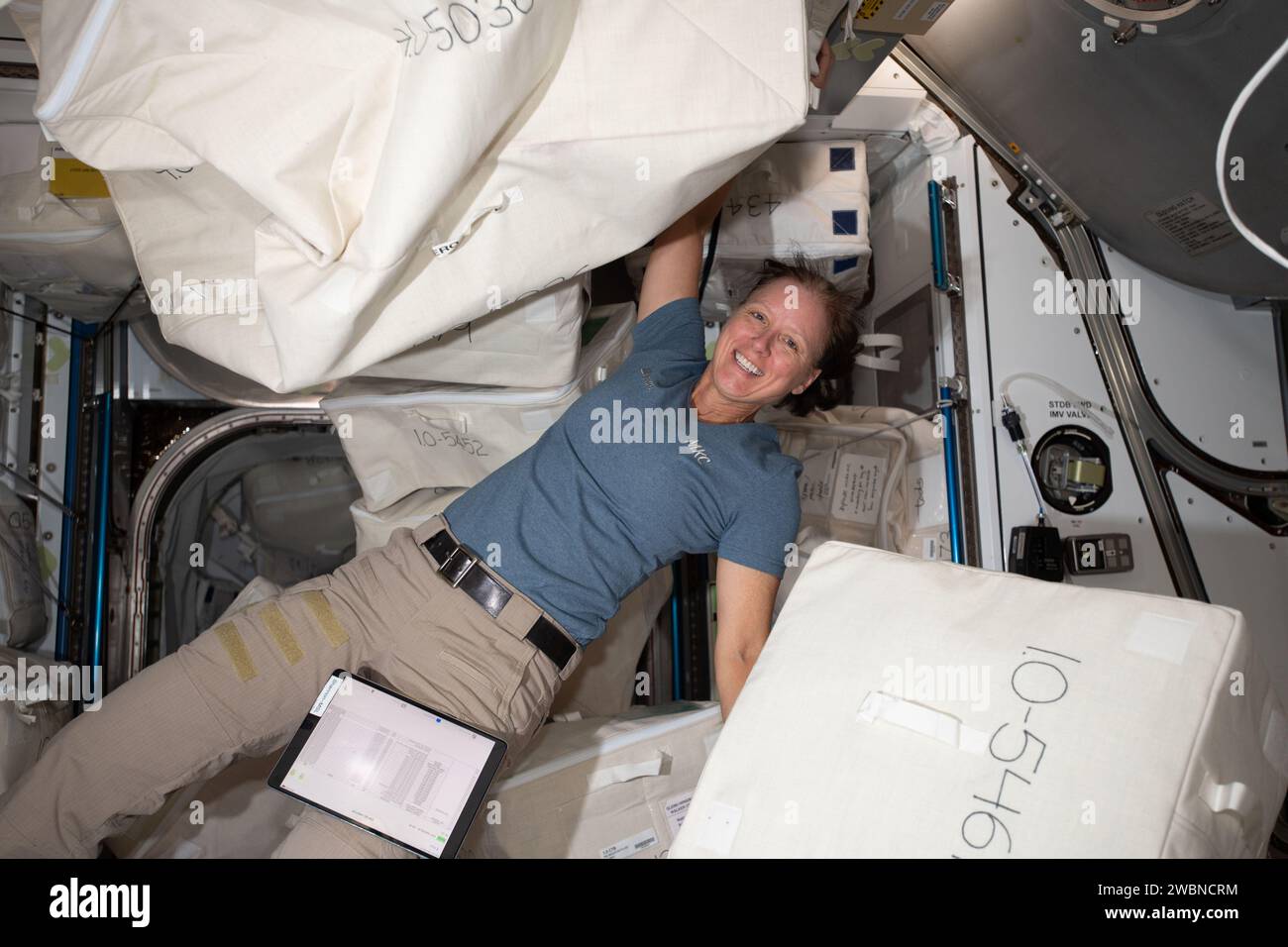 Quest airlock hi-res stock photography and images - Alamy