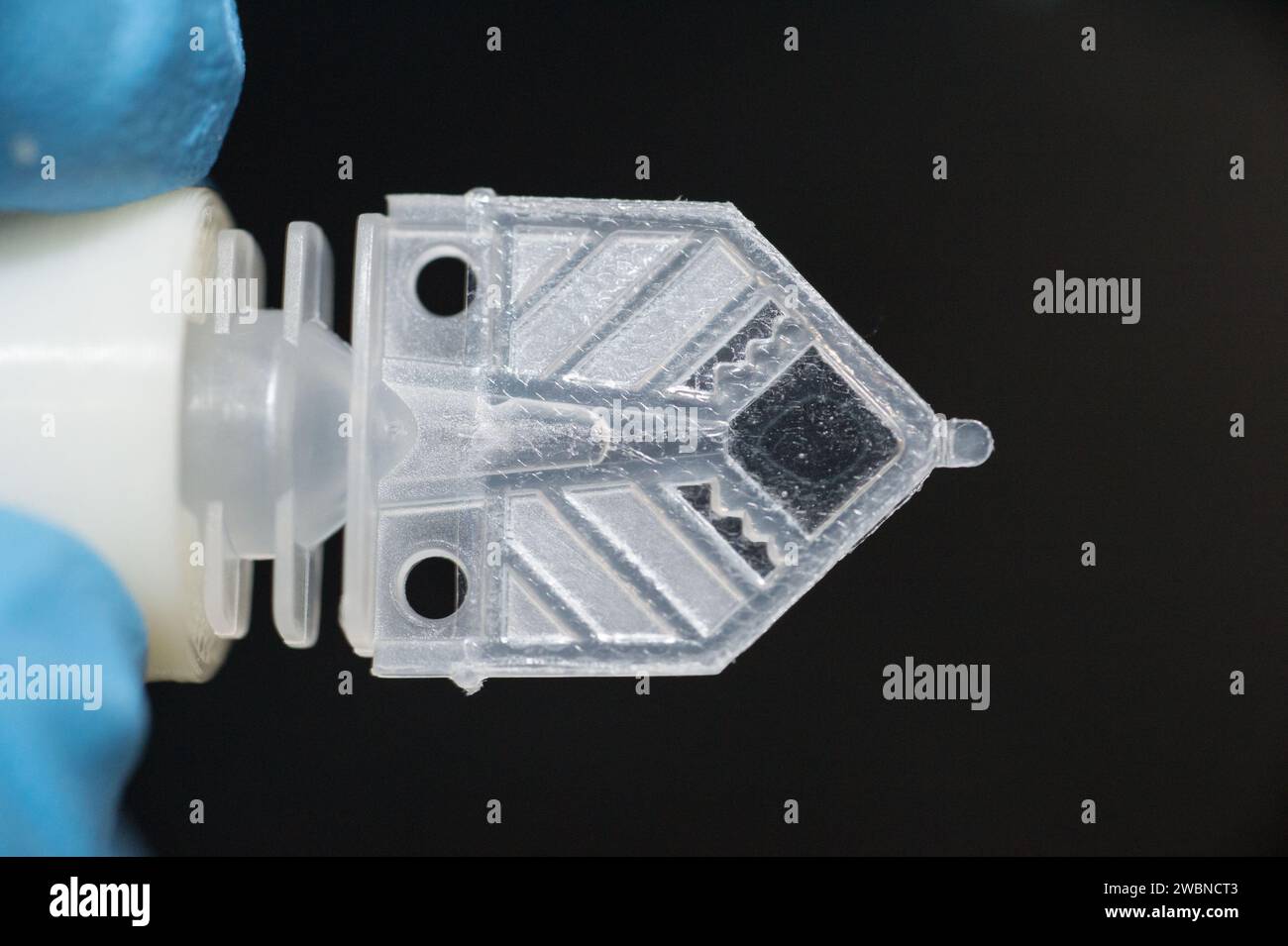 iss047e085693 (4/29/2016) --- Photographic documentation of Wet Lab RNA ...
