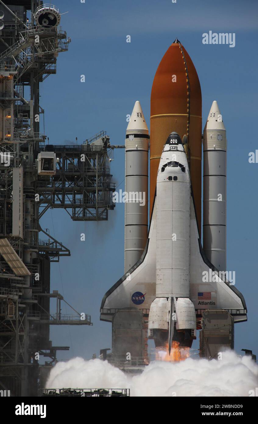 Space shuttle atlantis launched sts 132 kennedy center 2 hi-res stock ...