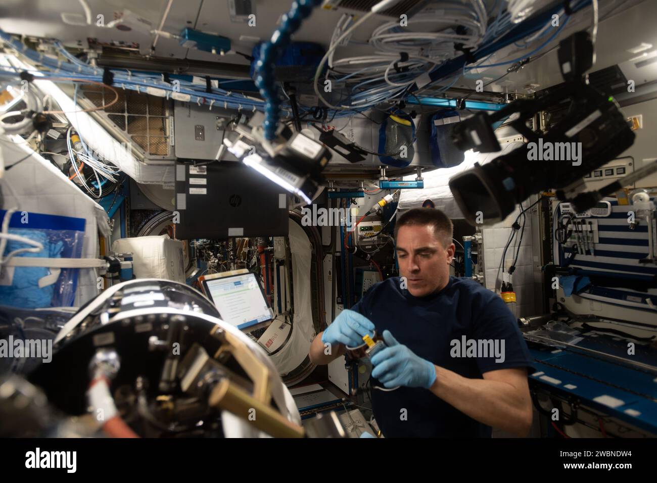 Microgravity flame hi-res stock photography and images - Alamy