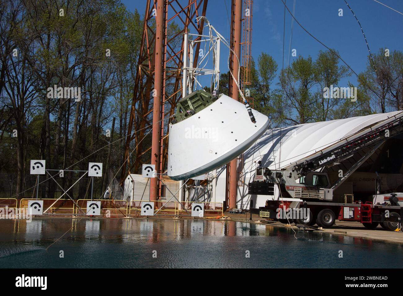 Hoisted vertically hi-res stock photography and images - Alamy