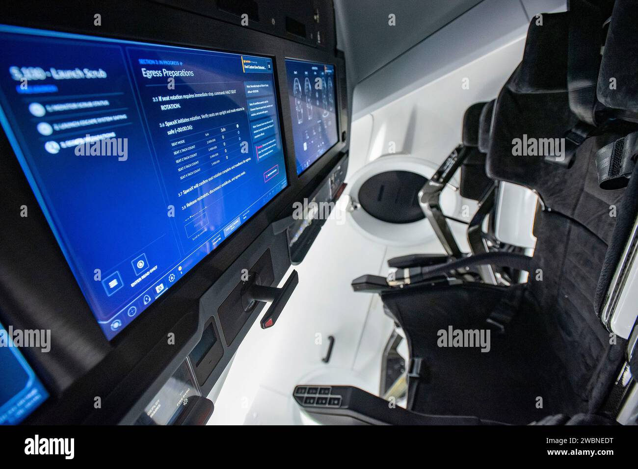 Fully completed space station hi-res stock photography and images - Alamy