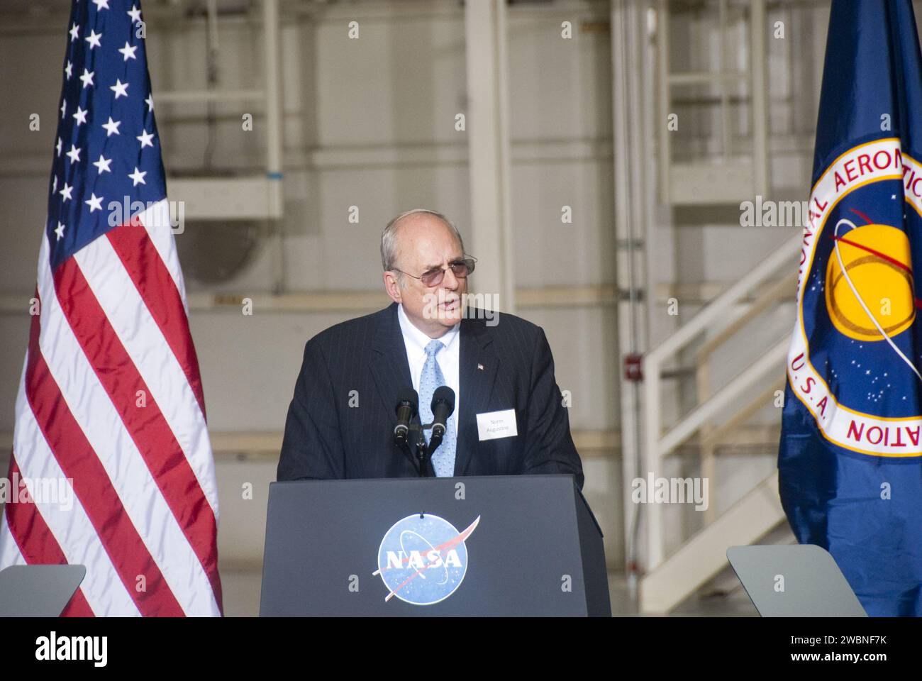 CAPE CANAVERAL, Fla. - In the Operations and Checkout Building at NASA ...