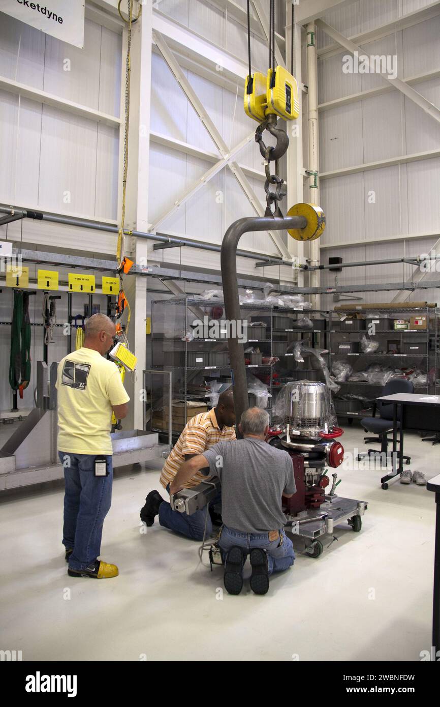 CAPE CANAVERAL, Fla. – In the Space Shuttle Main Engine Processing ...