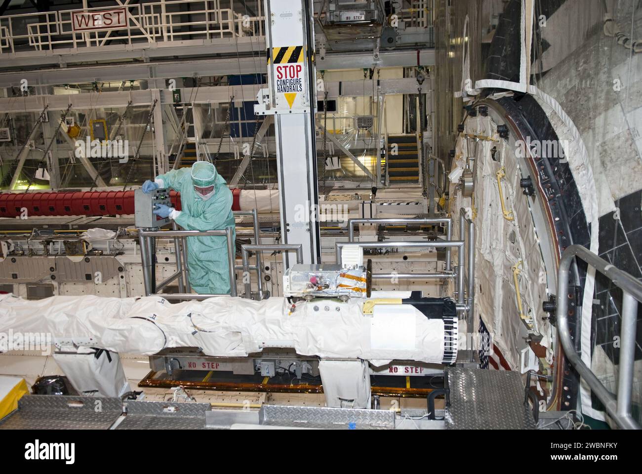 CAPE CANAVERAL, Fla. - In Orbiter Processing Facility-1 at NASA's ...
