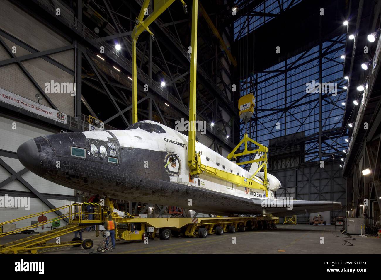 CAPE CANAVERAL, Fla. - In the transfer aisle of the Vehicle Assembly ...