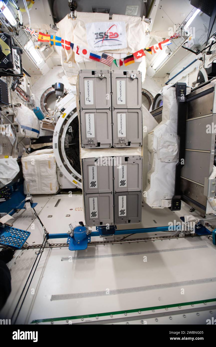 Cubesat platform hi-res stock photography and images - Alamy