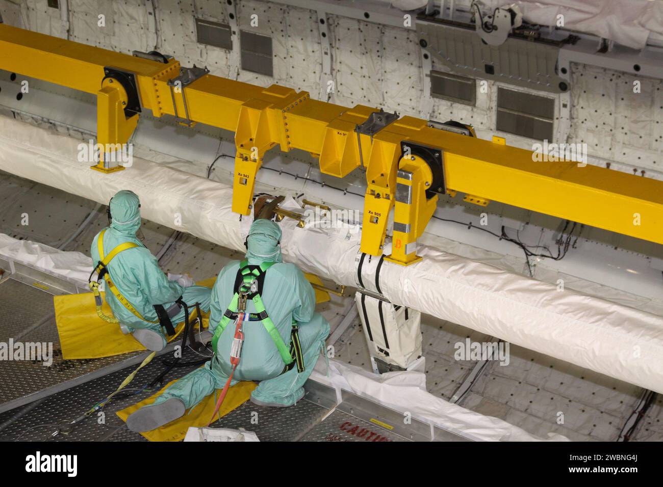CAPE CANAVERAL, Fla. - In Orbiter Processing Facility-3 at NASA's ...