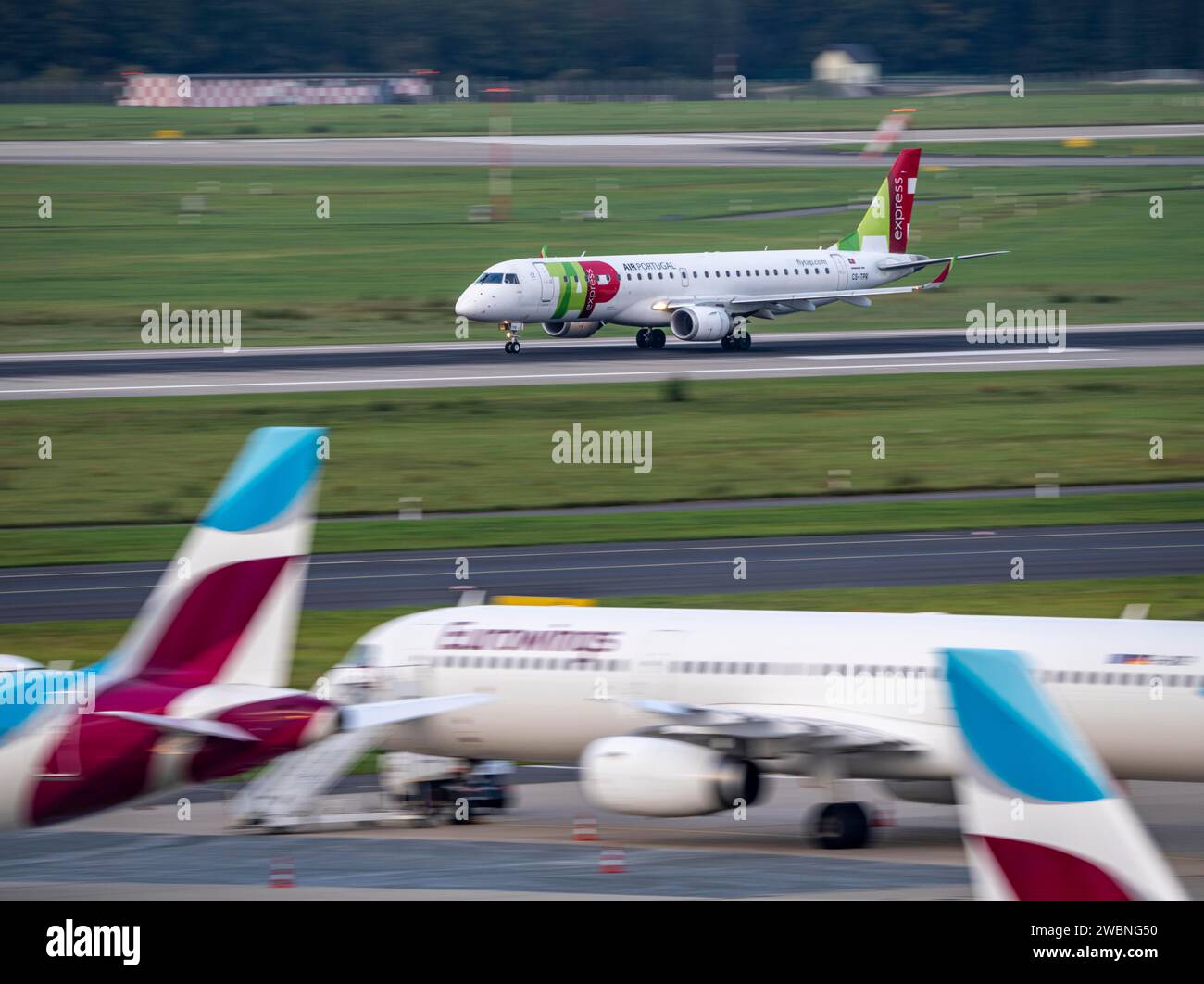 Düsseldorf Airport, TAP Air Portugal Express, Embraer ERJ-190, CS-TPR ...