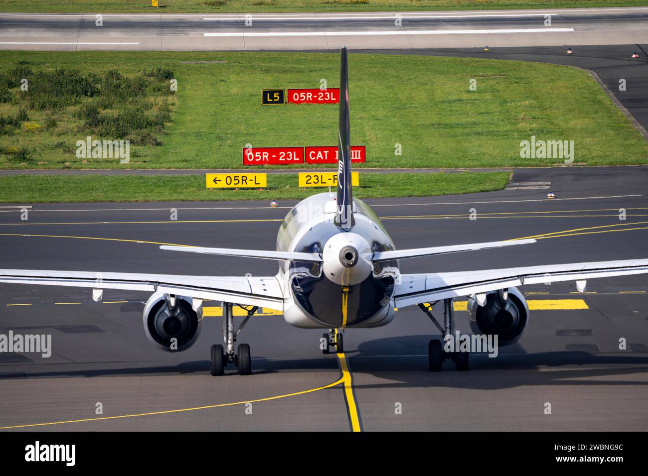 Lufthansa aircraft on taxiway hi-res stock photography and images - Alamy