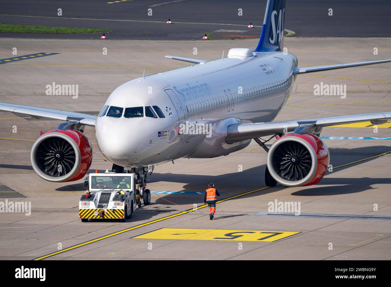 Scandinavian sas airbus a320neo hi-res stock photography and images - Alamy