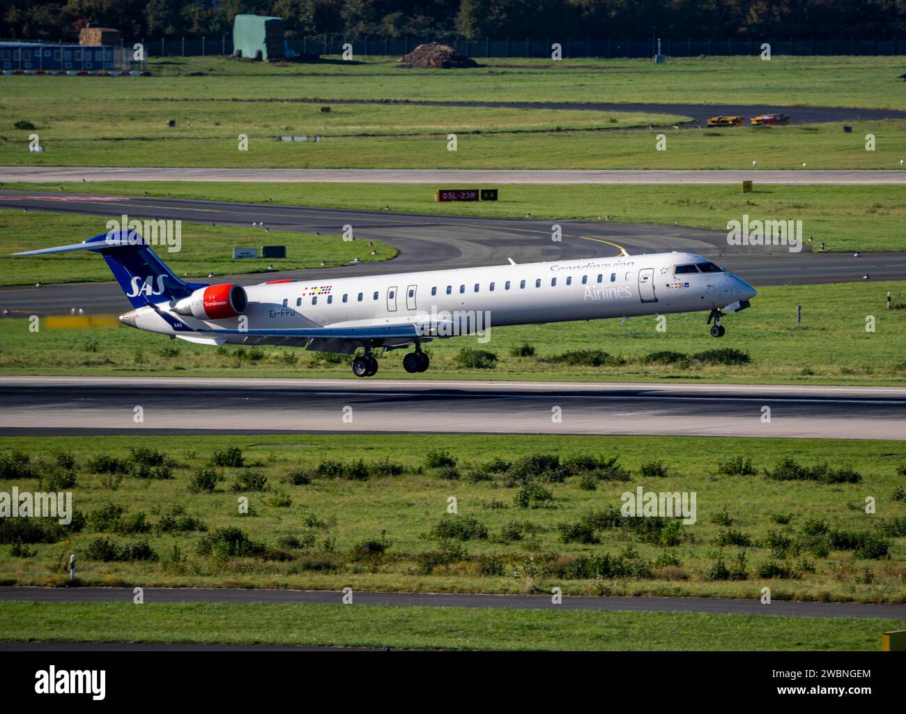 Bombardier crj 900 landing hi-res stock photography and images - Alamy