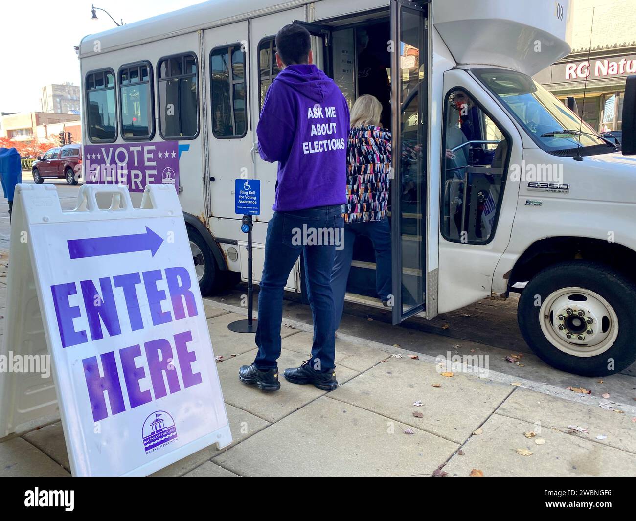 Bus turnout hi-res stock photography and images - Alamy