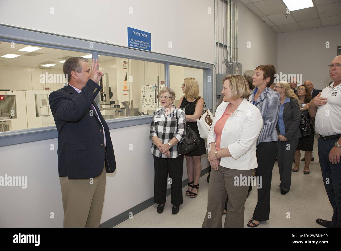 Space shuttle manufacturing hi-res stock photography and images - Alamy