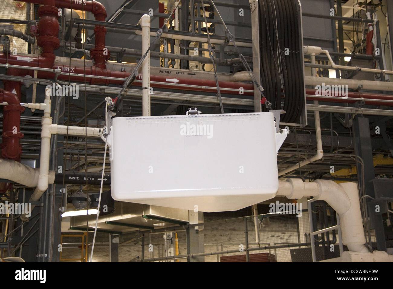 CAPE CANAVERAL, Fla. – In Orbiter Processing Facility-1 at NASA's ...