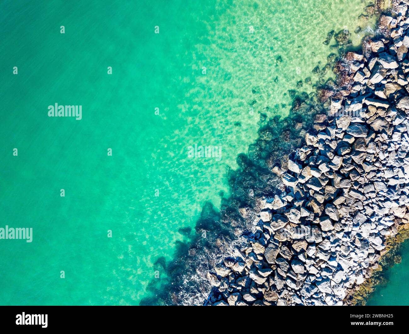 Emerald green ocean hi-res stock photography and images - Alamy
