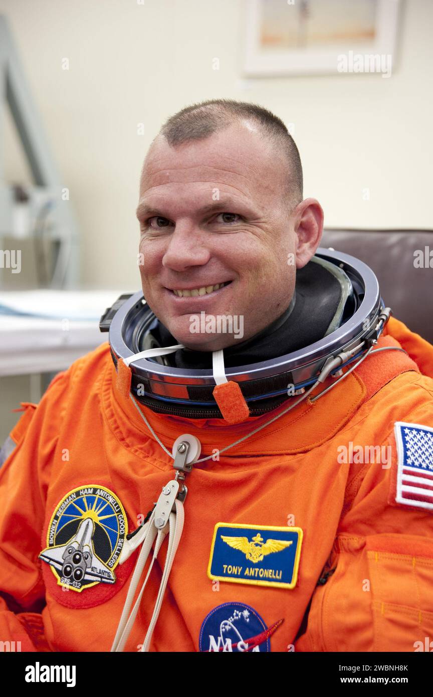 CAPE CANAVERAL, Fla. - In the Operations and Checkout Building at NASA ...