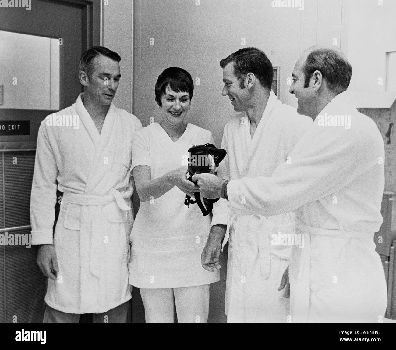Astronaut joe engle Black and White Stock Photos & Images - Alamy