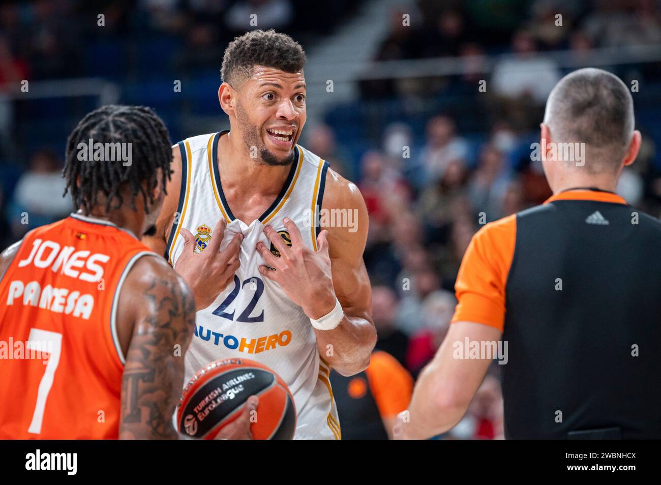 Players arguing with referee hi-res stock photography and images - Alamy