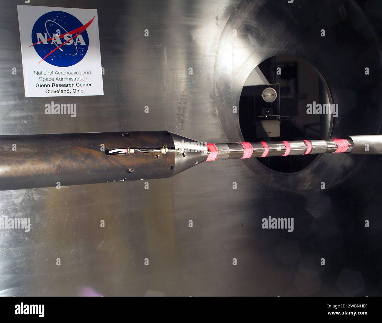 NASA Glenn and Langley researchers performed aerodynamic load ...