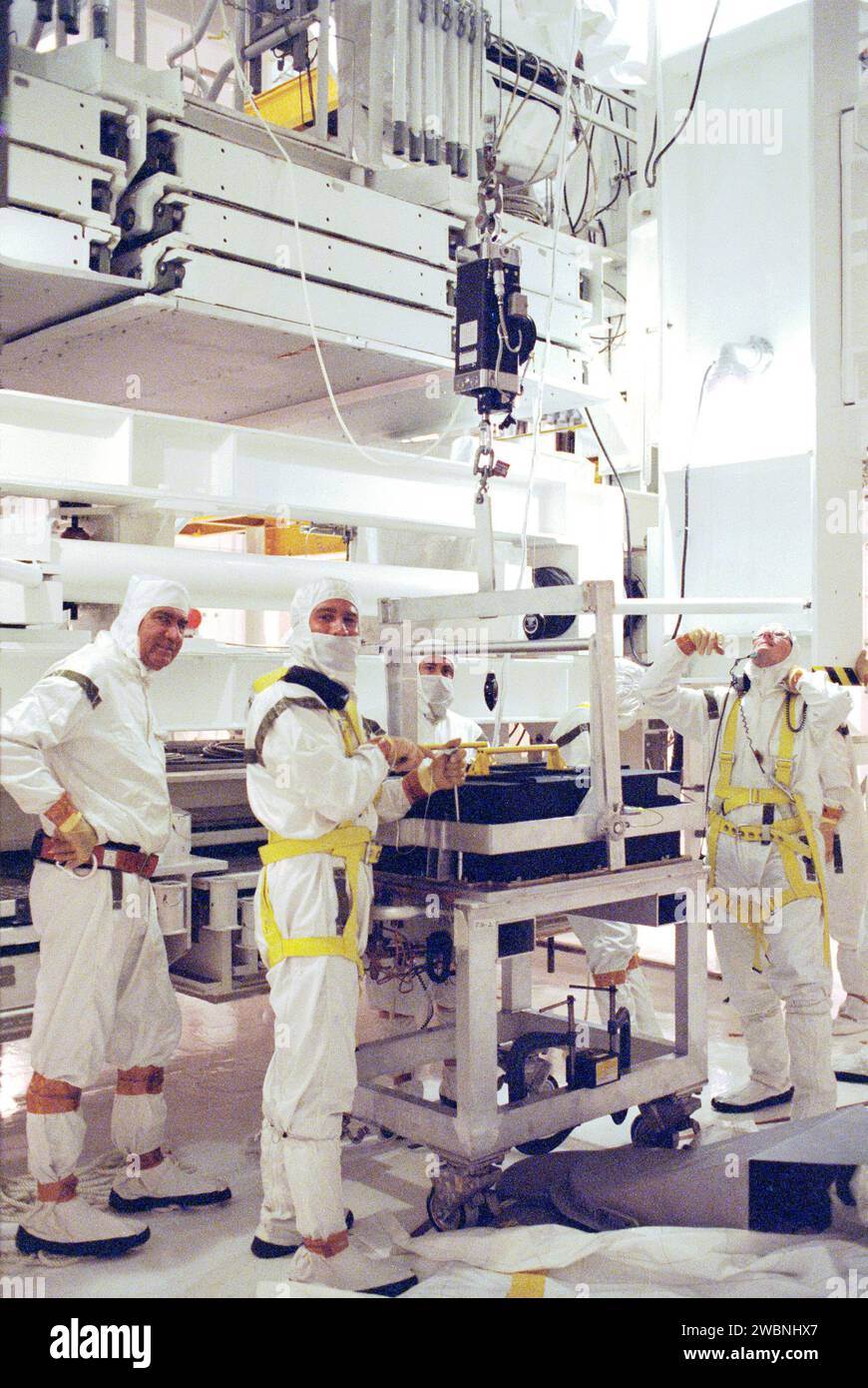 Technicians removed Hubble Space Telescope batteries at Pad 39-B for ...