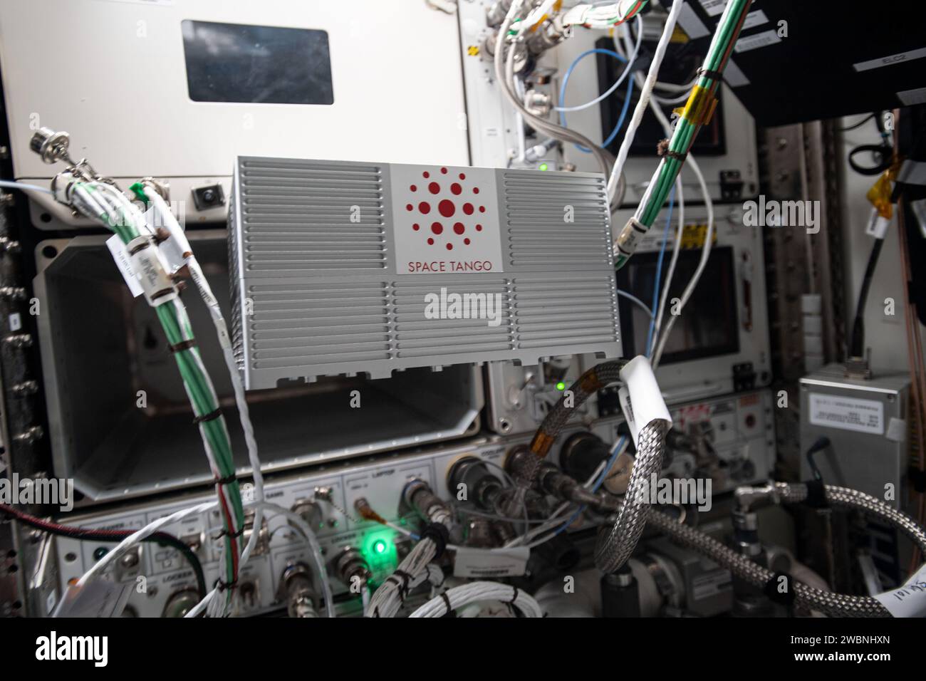 iss063e113776 (10/20/2020) --- A view of the CubeLab Microscope Imagery ...