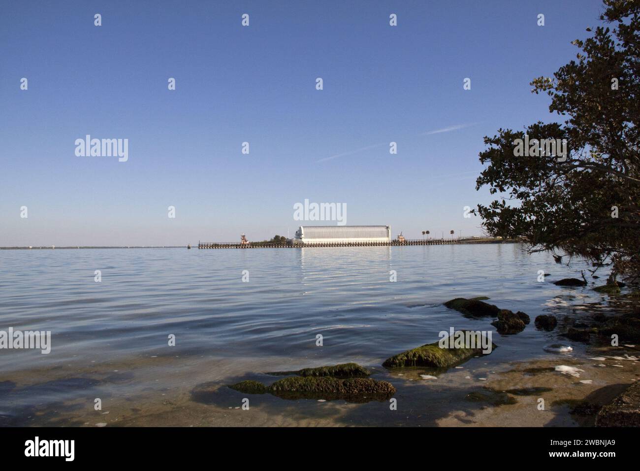 CAPE CANAVERAL, Fla. – The Pegasus barge carrying External Tank-136 ...