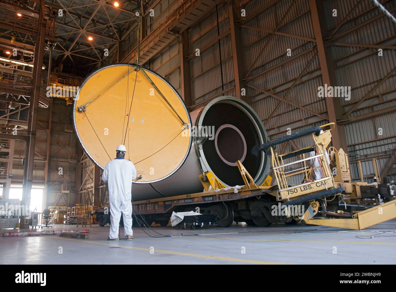 CAPE CANAVERAL, Fla. -- In the Rotation, Processing and Surge Facility ...