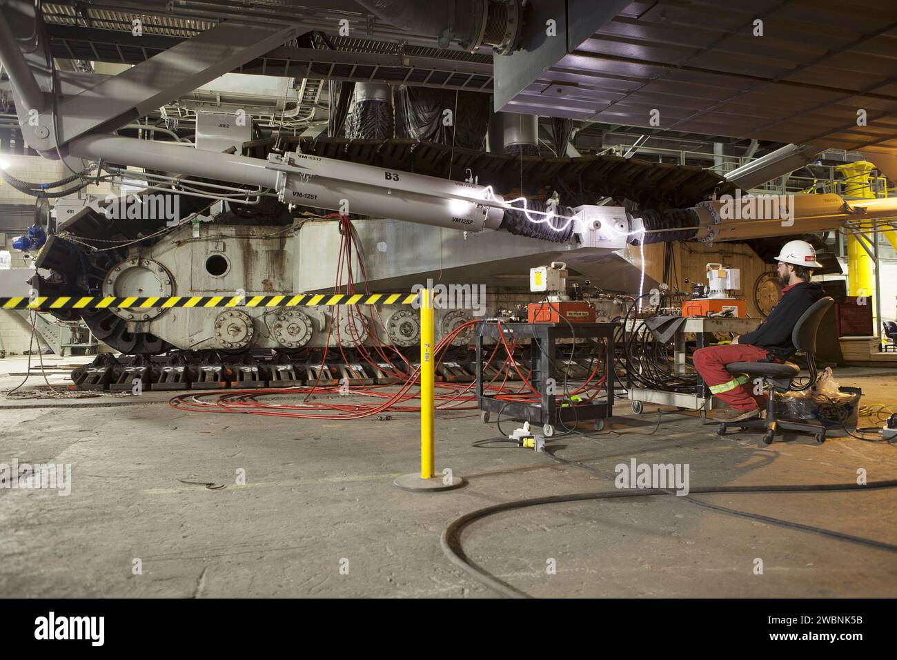 CAPE CANAVERAL, Fla. – Inside the Vehicle Assembly Building at NASA’s ...