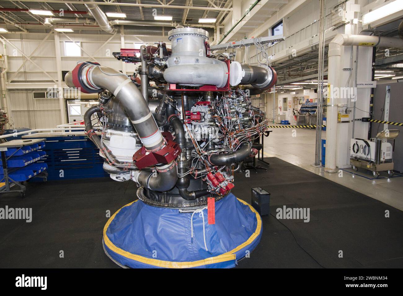 CAPE CANAVERAL, Fla. -- In the Space Shuttle Main Engine Processing ...