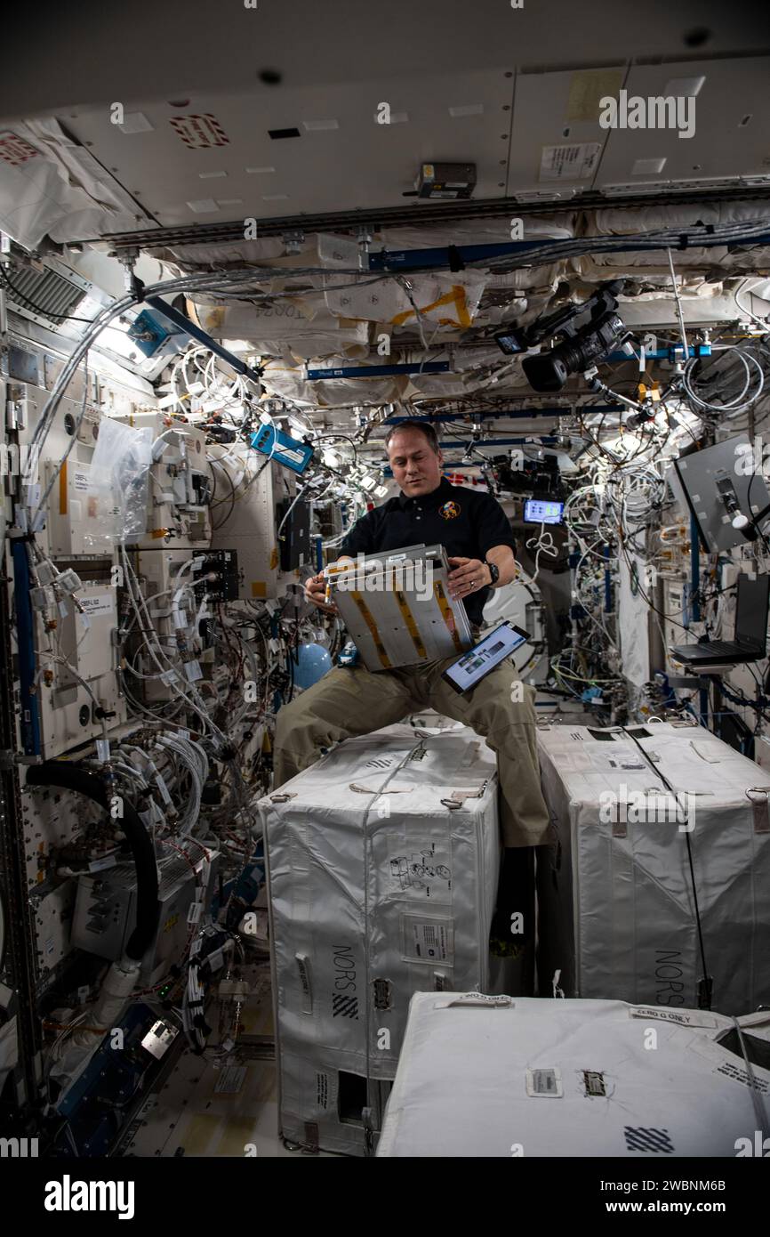 iss066e179239 (March 25, 2022) --- NASA astronaut and Expedition 66 ...