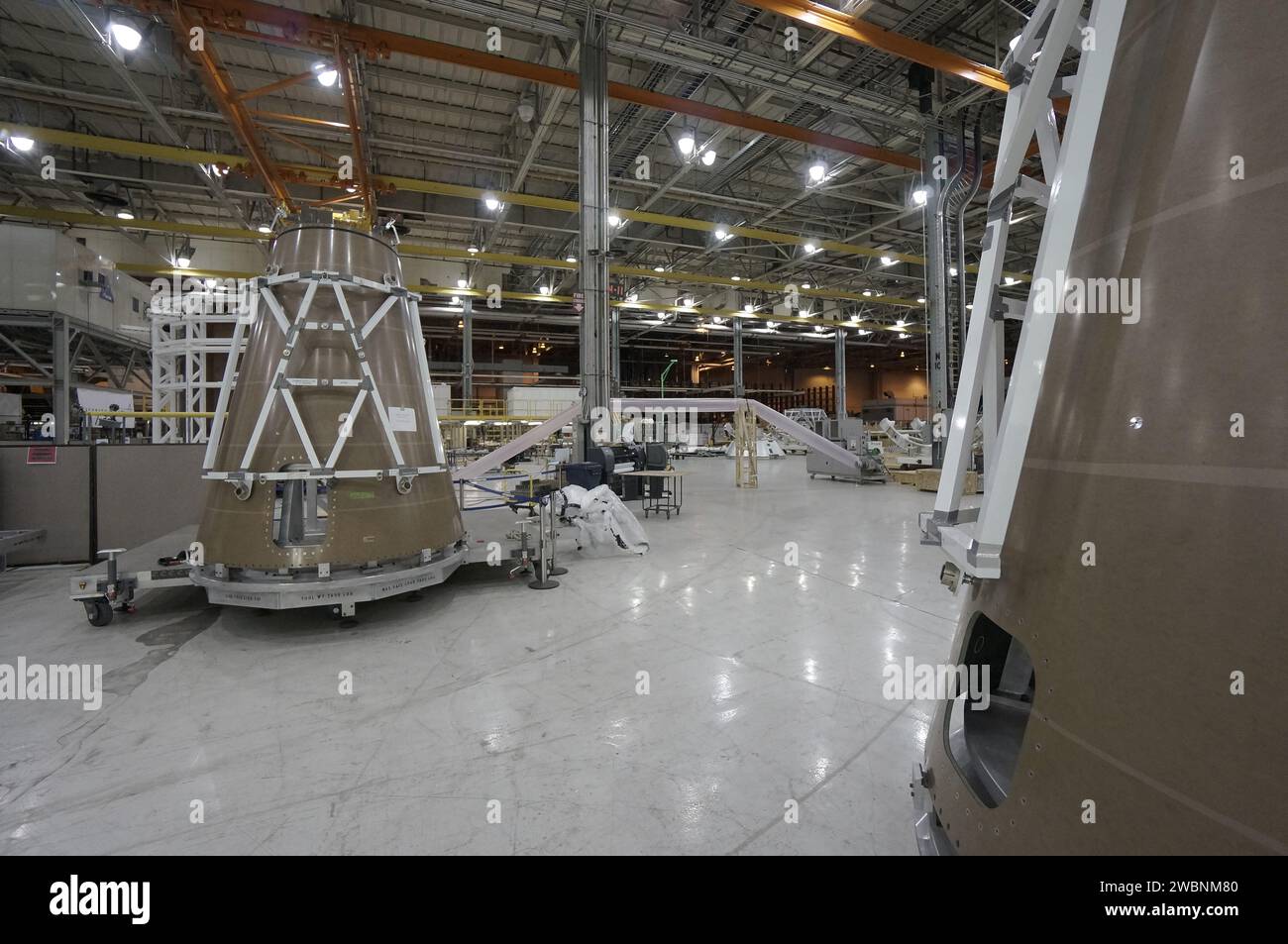 Technicians at NASA’s Michoud Assembly Facility assemble composite ...