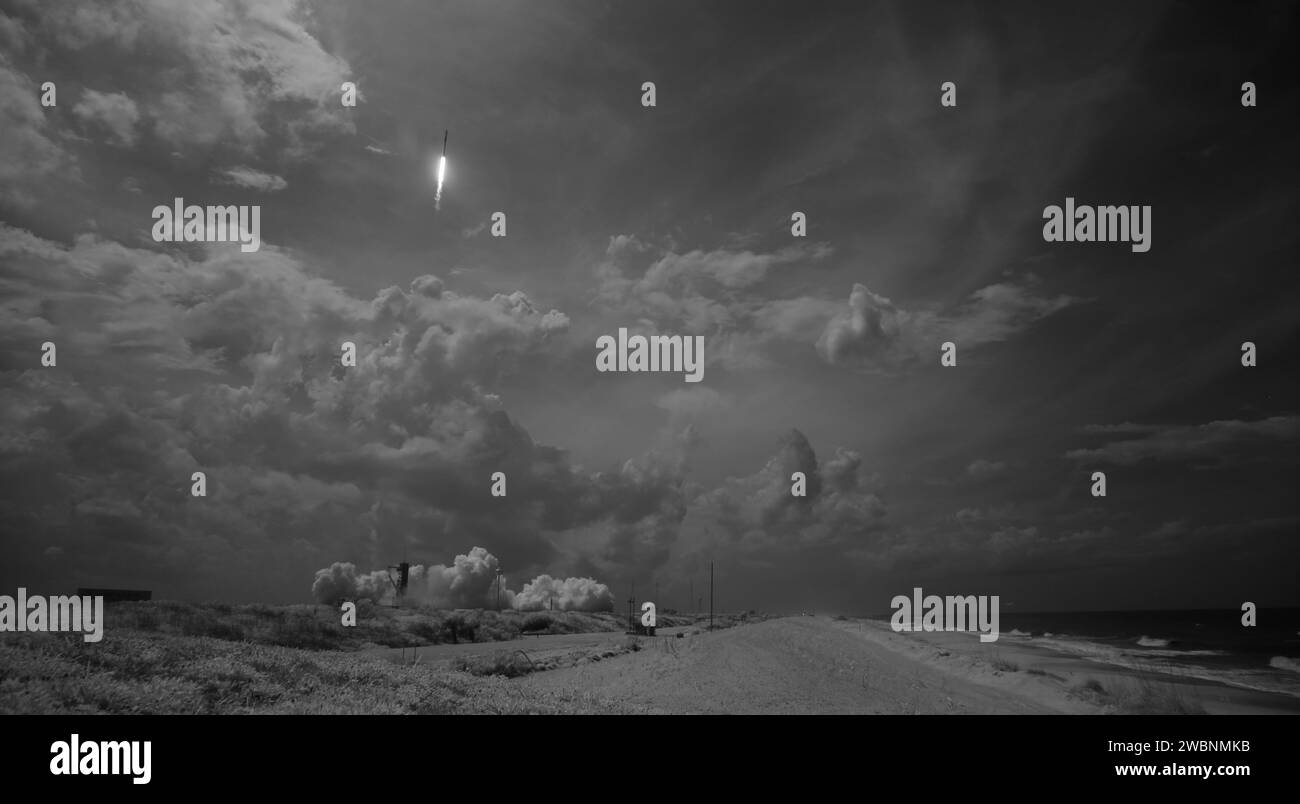 Astronauts crew Black and White Stock Photos & Images - Alamy