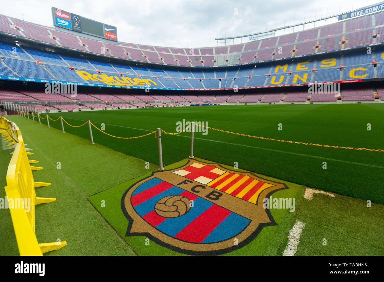 Barcelona fc crest hi-res stock photography and images - Alamy