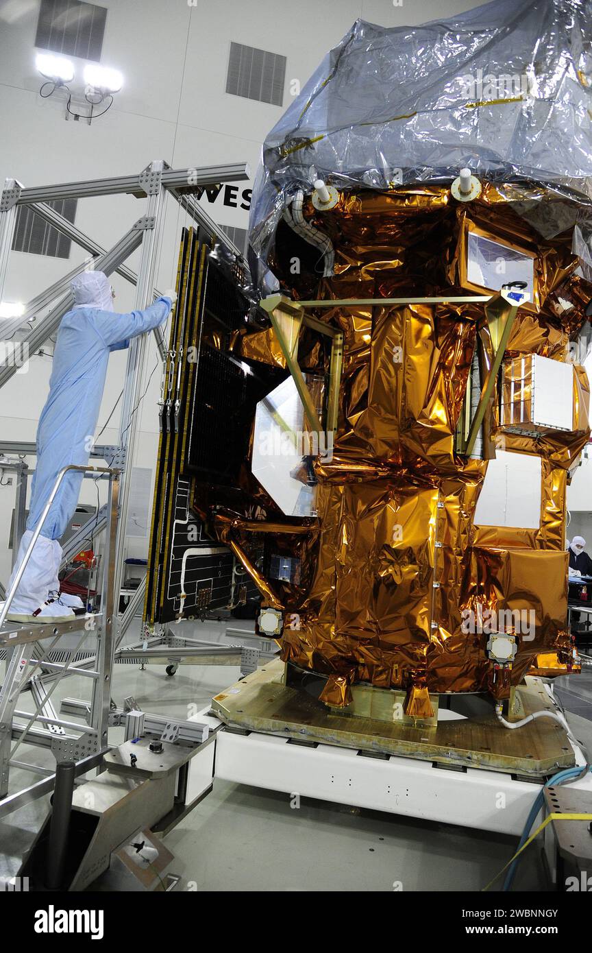 VANDENBERG AFB, Calif. -- In the Astrotech processing facility at ...