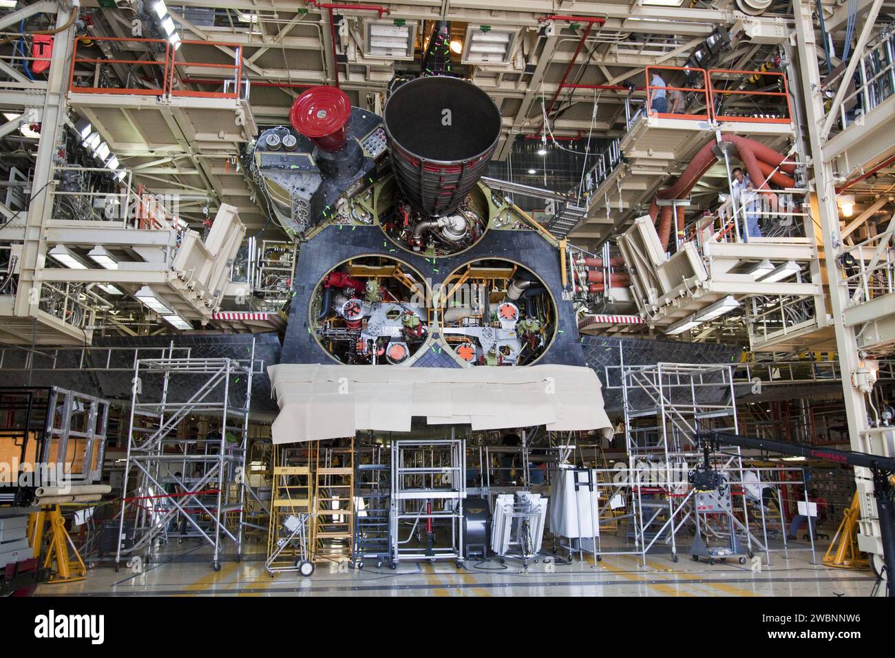 CAPE CANAVERAL, Fla. -- In Orbiter Processing Facility-3 at NASA's ...