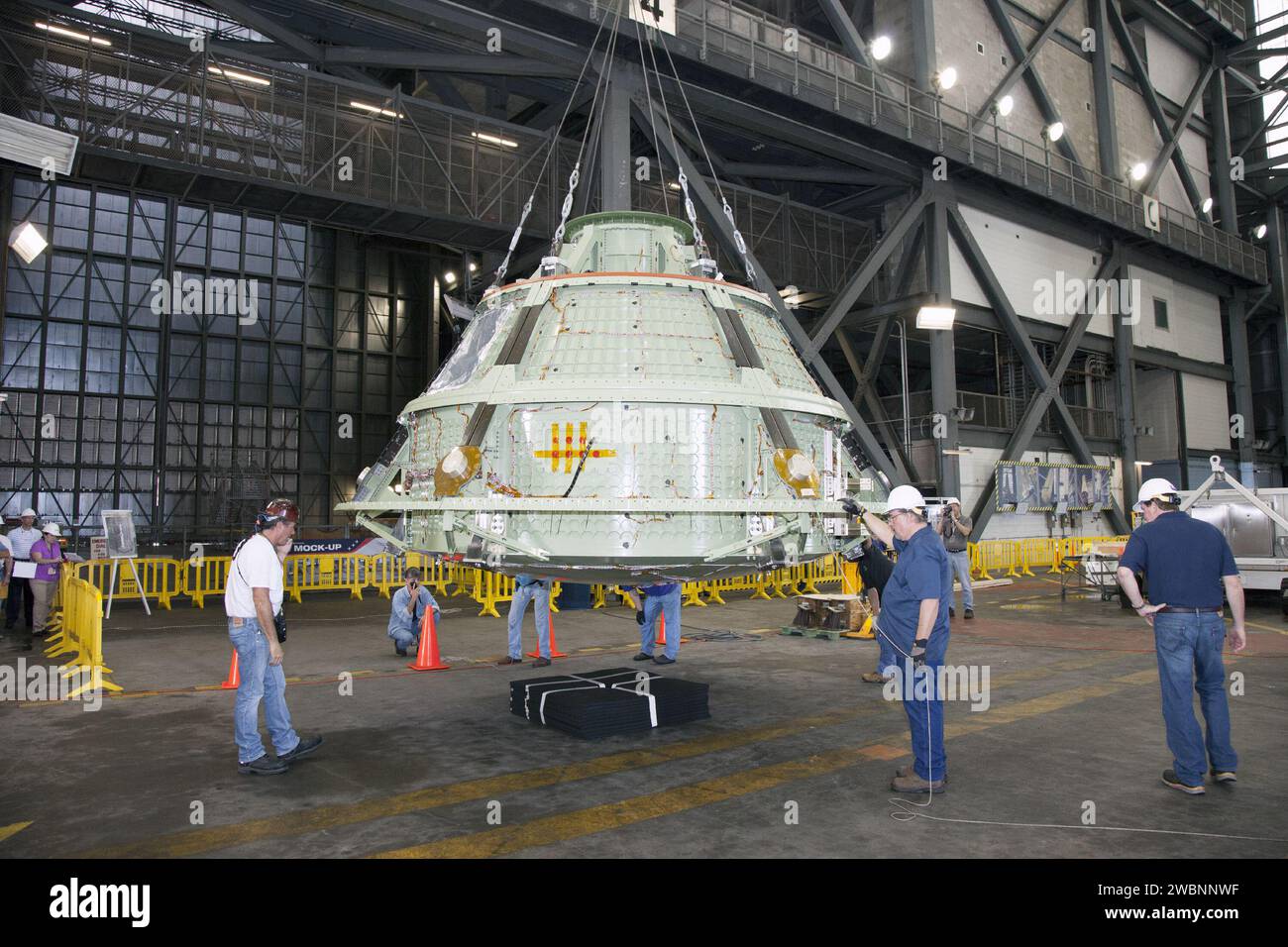 CAPE CANAVERAL, Fla. – Inside the Vehicle Assembly Building at NASA’s ...