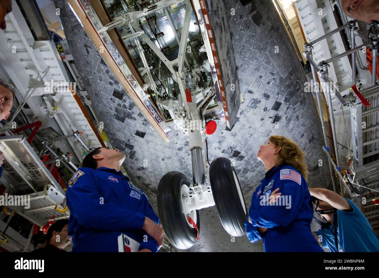 Front landing gear hi-res stock photography and images - Alamy