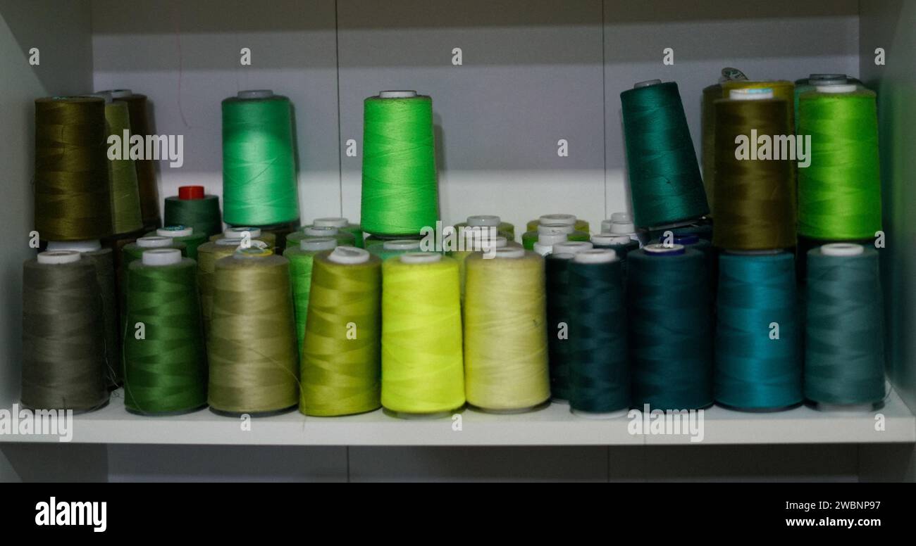 Thread sew threads tailor hi-res stock photography and images - Alamy