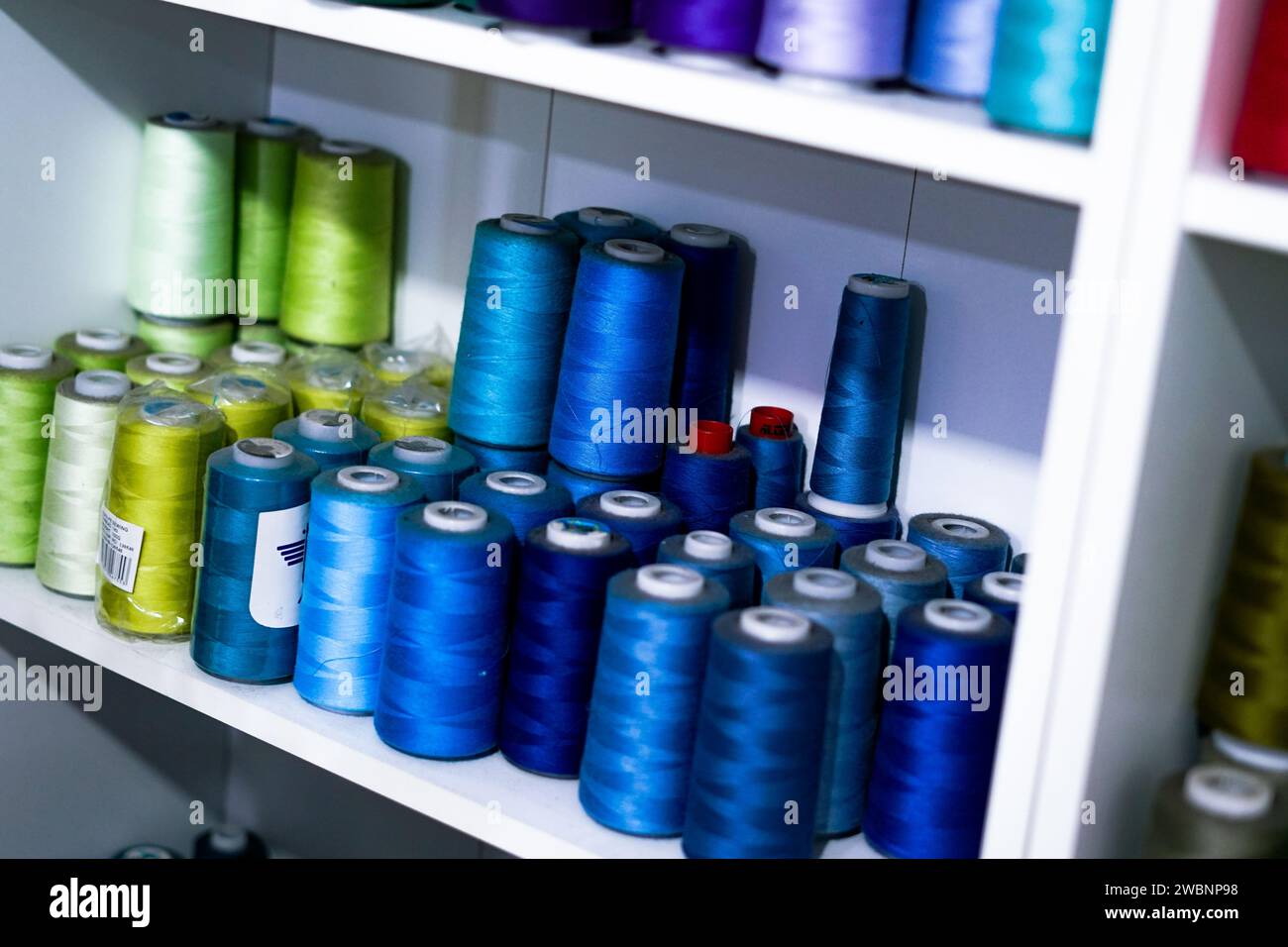 Thread sew threads tailor hi-res stock photography and images - Alamy