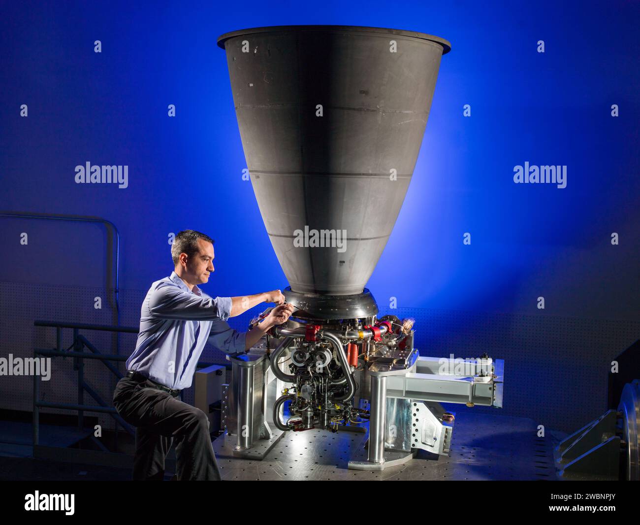 Orbital maneuvering system engine hi-res stock photography and images ...