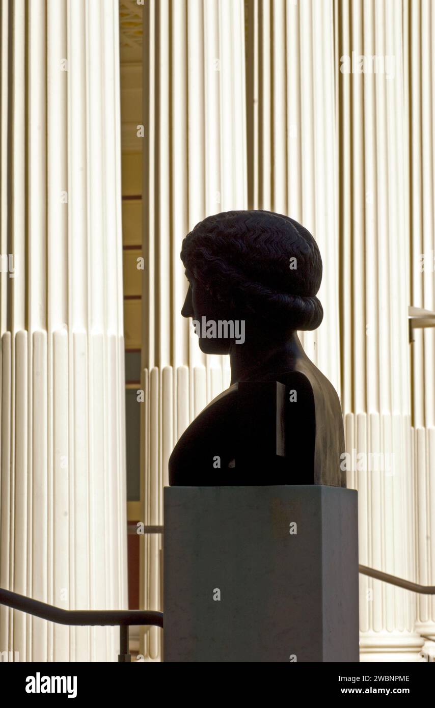 Statue at Getty Villa Malibu, California, USA Stock Photo - Alamy